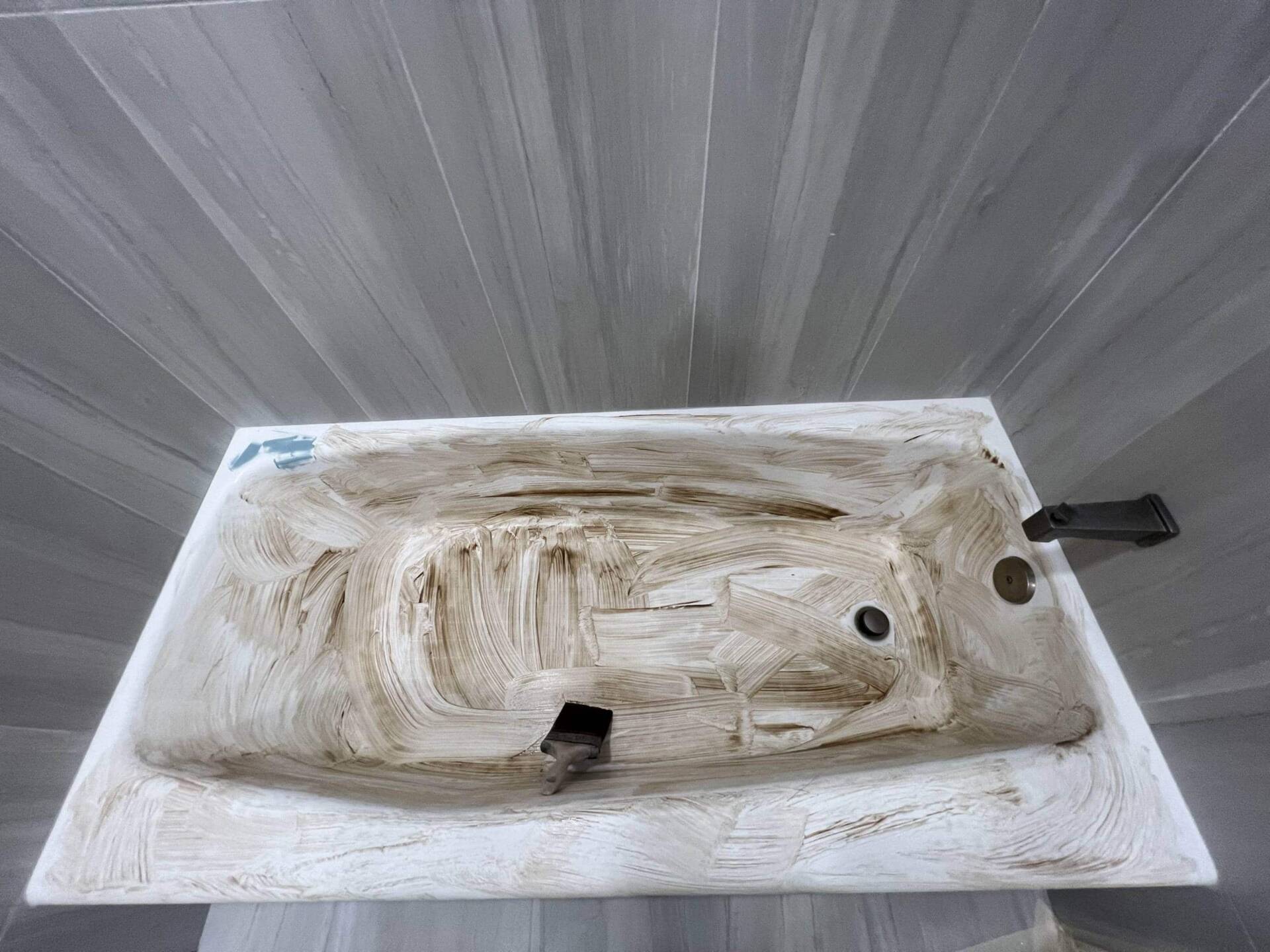 The Difference Between Refinishing And Reglazing - Simply Reglaze